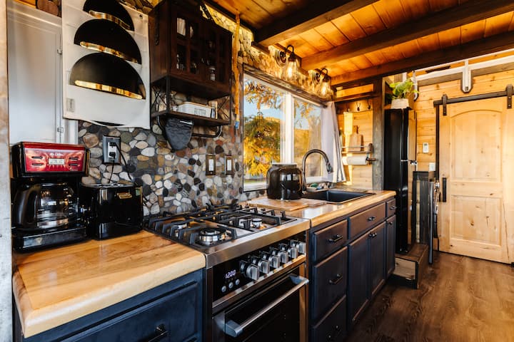 Modern Tiny Home Near Zion | Near Trails - Utah