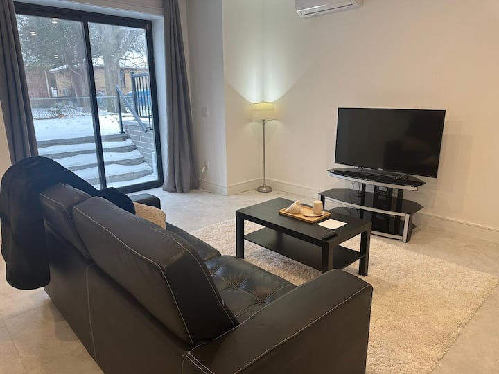 Entire Walk-out 1-bedroom Suite | Private Entrance - Vaughan