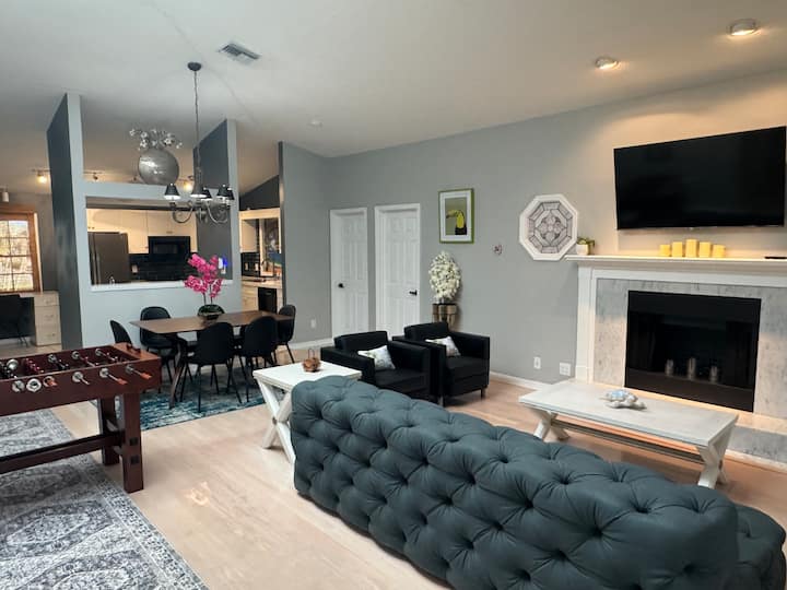 Newly Rnvtd 4br Beach Retreat, Steps To The Sand! - Indian Rocks Beach, FL