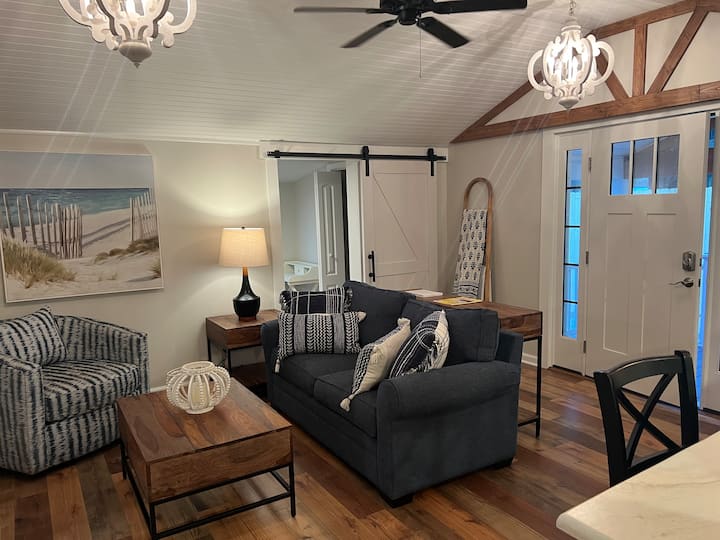 Coastal Cottage Farmhouse With Lake Access - Brunswick, GA
