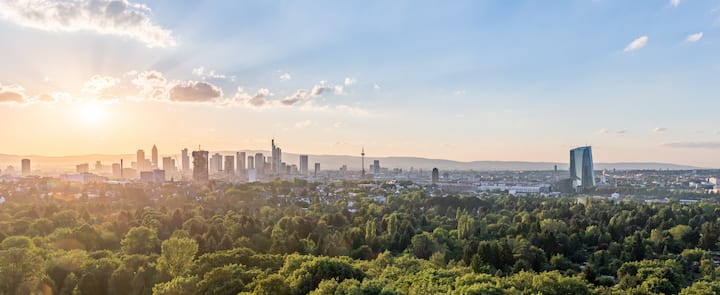 Blick Vom Whirlpool Auf Frankfurter Skyline - Frankfurt