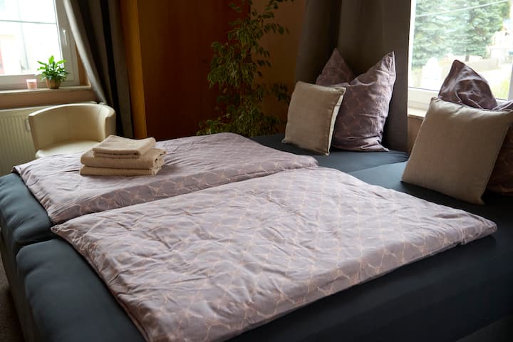 Zimmer Mit Eigenem Bad Und Boxspringbett (4) - Zschopau