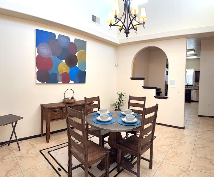 Beautiful Mountain Views At Your Capistrano Home! - Las Cruces, NM