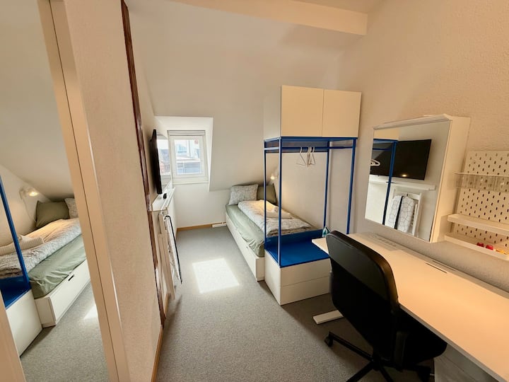 Tiny Study Room "2", Bern Center, Shared Flat - Berne