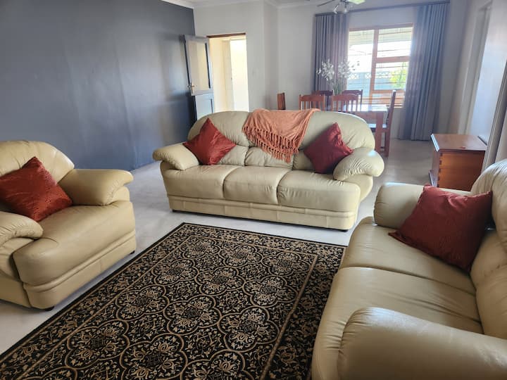 Home In Somerset Ridge - Somerset West