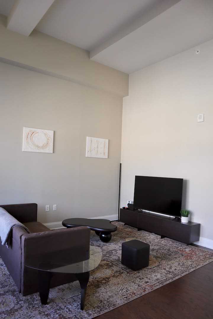 Modern & Cozy High-rise | Downtown & Harbor Access - Baltimore, MD