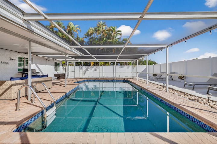 Heated Pool! Very Close To Local Beaches! 10 Ppl! - Fort Myers, FL