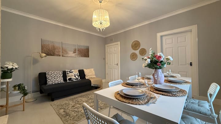 Quite 2-bedrooms House, No Steps, Own Entrance - Glasgow