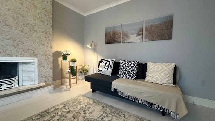 Quite 2-bedrooms House, Ground Floor,own Entrance - Glasgow