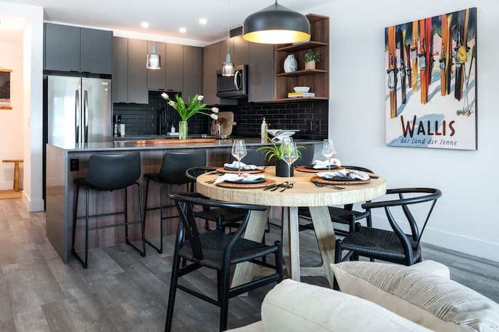 Alpine Ascent With Hot Tub In Mackenzie Village - Revelstoke