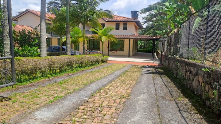 Hogar Lejos Del Hogar Para Compartir En Familia - Barbosa