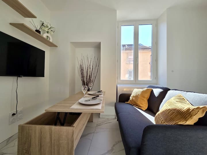 La Jaune • Studio Neuf Climatisé Au Cœur De Voiron - Voiron