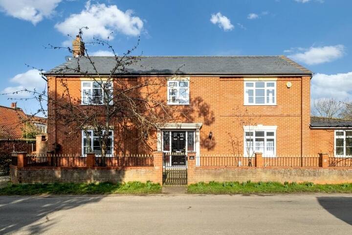 Stylish 6-br Stay Near Ipswich - Stowmarket