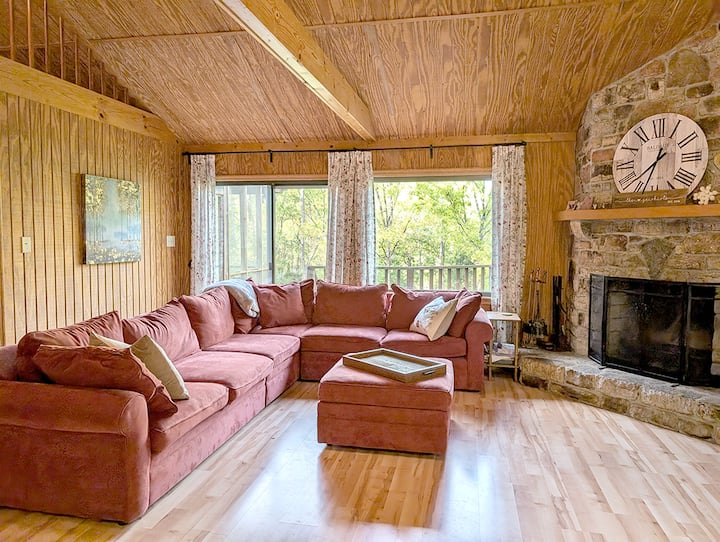 River's Edge Cabin Retreat - Shenandoah Getaway - Strasburg, VA