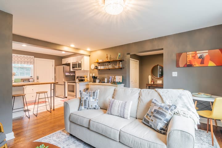 Cozy Camp North End 2br | Patio + Arcade - Charlotte, NC