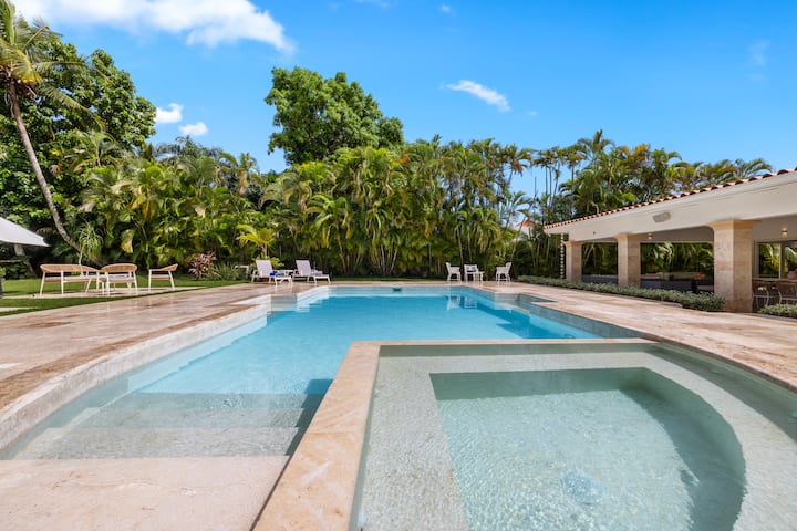 Casa Tio: New 4-bedroom Villa Steps To Beach! - La Romana