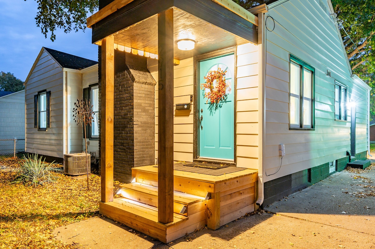 Blue Door Cottage! STEPS from the IA State Fair! - Houses for Rent in ...
