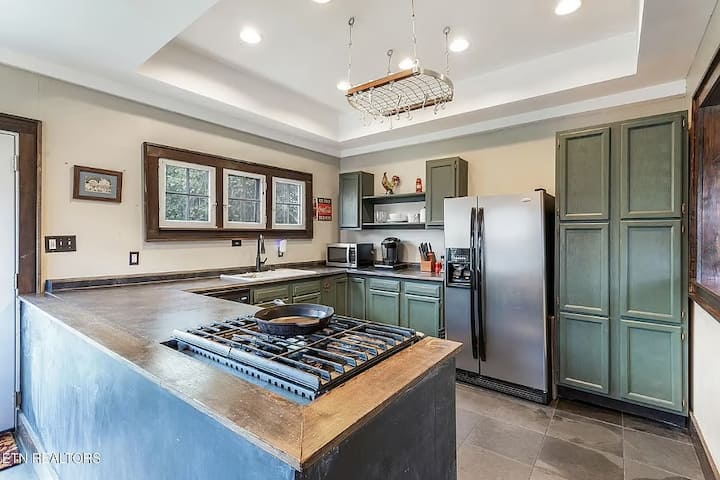 2br Mid-century Boho Home Near Downtown Knoxville - Knoxville, TN