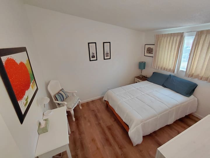 Bright Bedroom In Quiet Home - Lompoc, CA