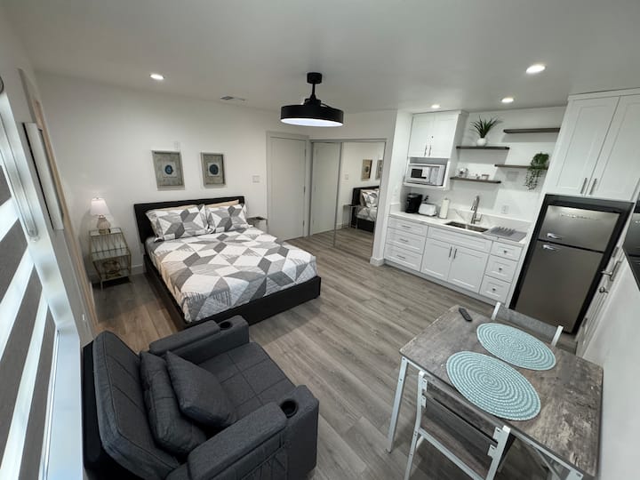 Private Studio With Own Entrance And Bathroom - Compton, CA