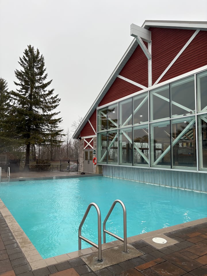 King Suite At Horseshoe Valley, Ski, Sauna, Pools - Horseshoe Valley, ON