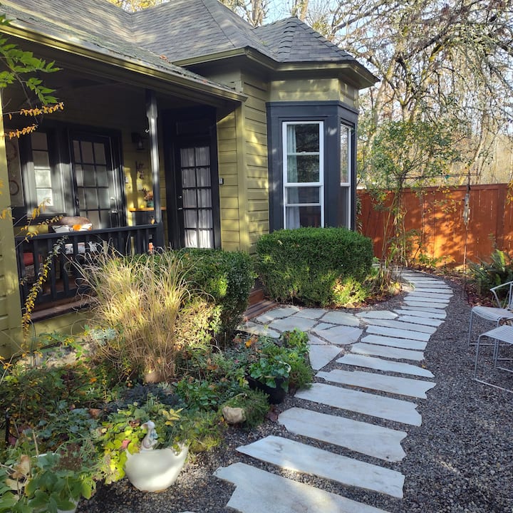 Victorian Home Stay: Private Suite Near U Of O - Eugene, OR