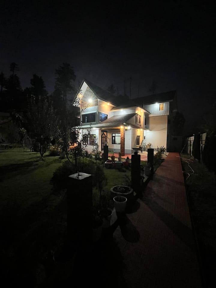 Jungle Homestay With Garden, Orchard & Stream. - Gulmarg
