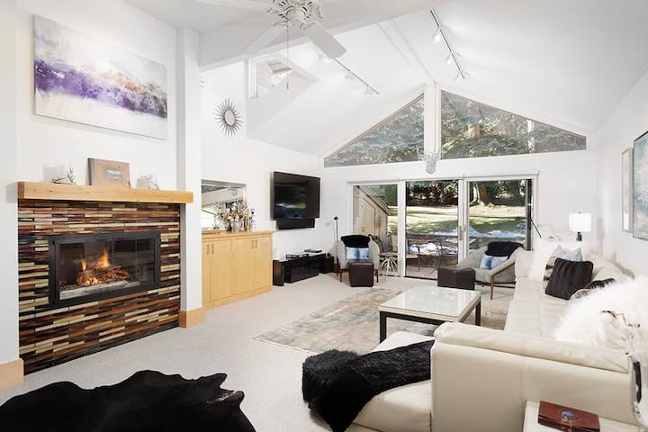 Townhome Core Of Aspen, Pool, 2 Blks To Gondola - Aspen, CO