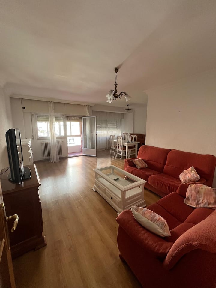 Apartamento Reformado Con 3 Dormitorios - Albacete