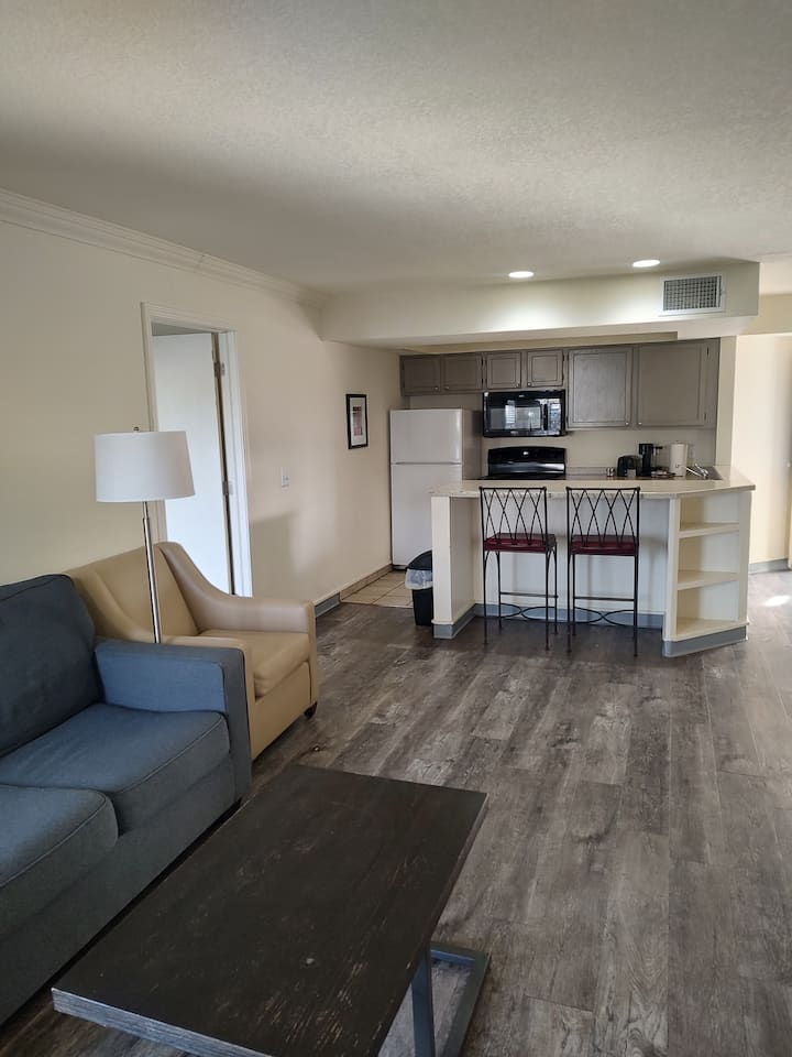 Two Bedroom, First Floor. - Wichita, KS