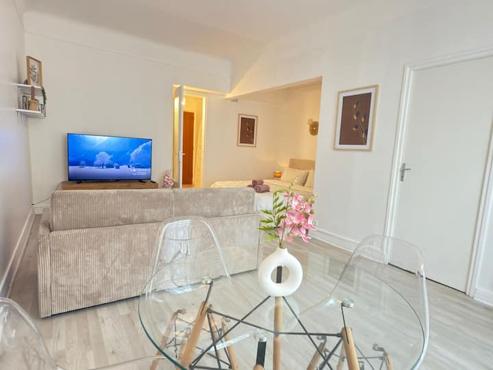 Elegant Modern Studio • Heart Of Paris Marais - Paris 4e Arrondissement