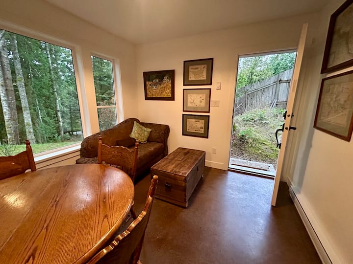 Cozy Eco Home Near The Ocean - Salt Spring Island