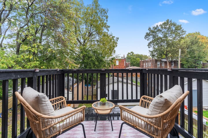 Urban Nest | Modern 3br W/ Balcony Charm - 세인트루이스