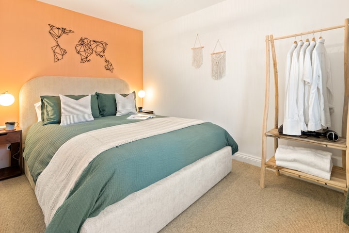 Stylish Cosy Retreat With Parking | Ye Old Mill - Falmouth