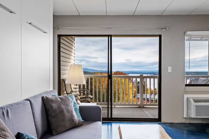 Retro Escape By The Lake - Lake Winnipesaukee - Laconia, NH