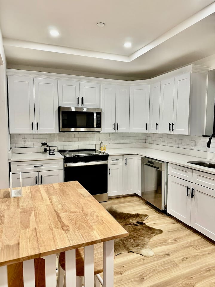 2 Bed W/ Laundry And Shared Yard - The Bronx, NY