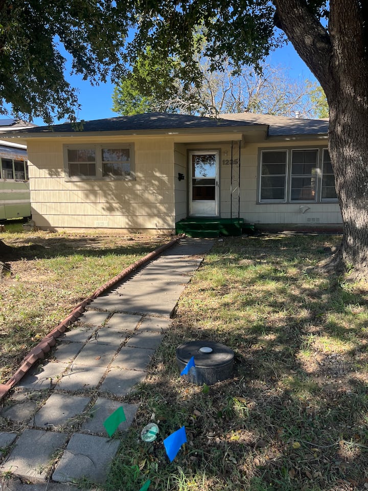Near Casino, Small Cabin, Rv Parking - Gainesville, TX