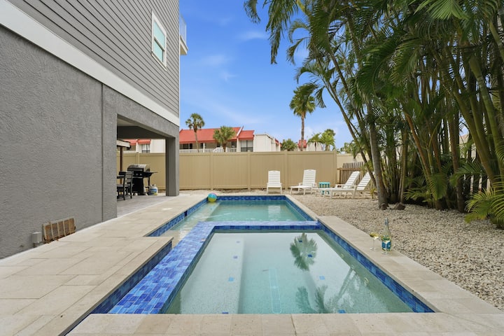 Large Beach House | Pool, Spa + Rooftop Views - Bradenton Beach, FL