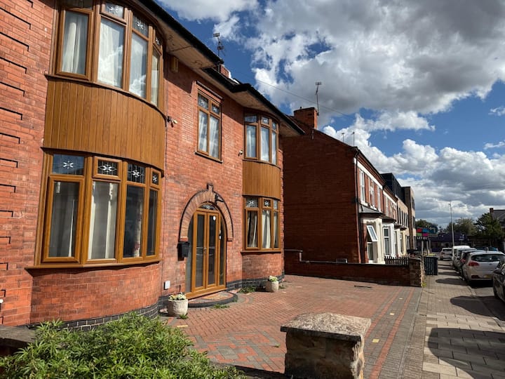 Luxury Home Away From Home - 노팅엄