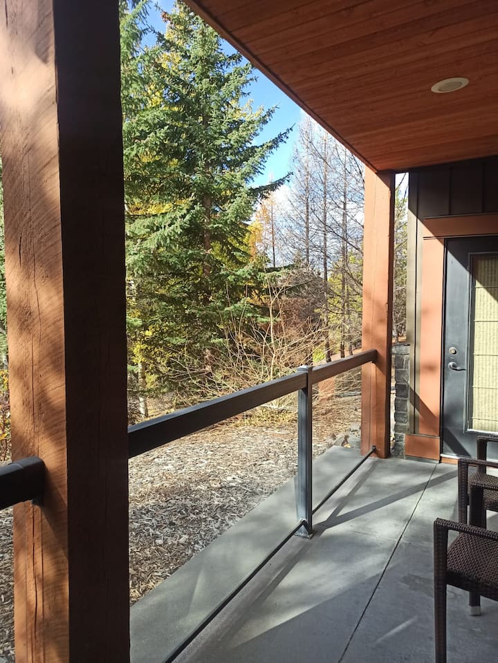 Stunning 2-br Suite With Hot Tub & Mountain Views - Canmore