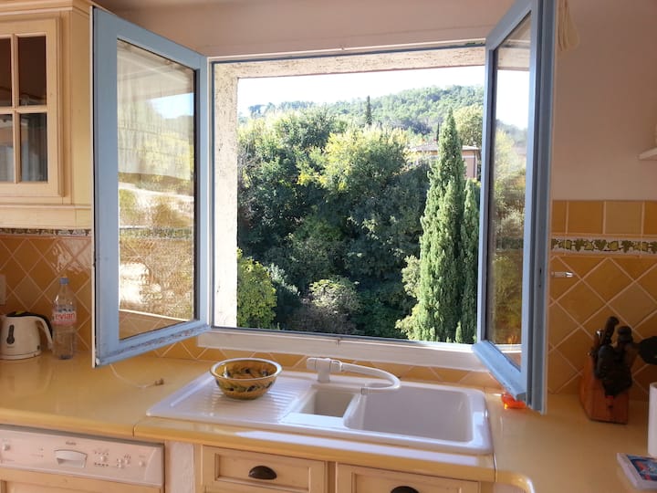 2 Mins From Centre, Luxury Apartment Sleeps 4-6 - Cotignac