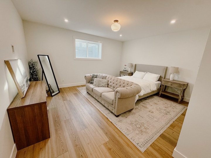 Cozy Home-away-from Home, Studio Basement Suite - Cranbrook, BC, Canada