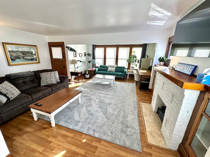 Welcome To The Ramsdell Where Comfort Meets Charm - Buffalo, NY