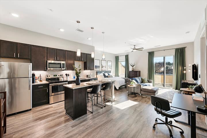 Modern Studio • Mountain Views • Private Patio - Golden, CO