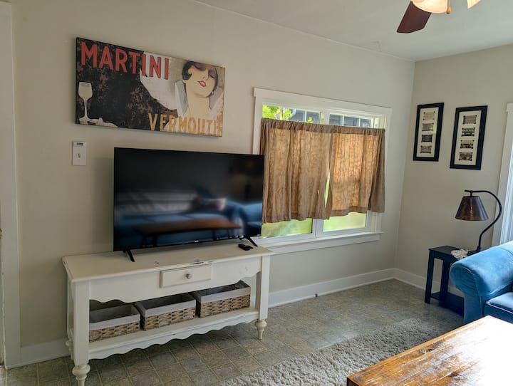 Riverside Mid-century Modern Cottage - Roseburg, OR