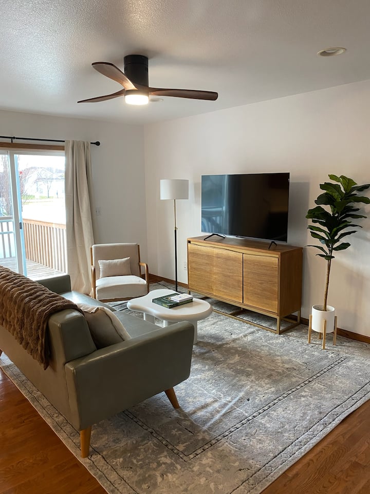 Hygge House A - Fargo Family Retreat - North Dakota