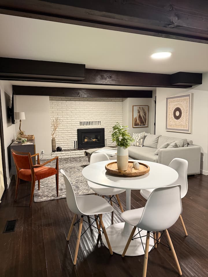 Cozy Riverside Retreat In North Vancouver - Mount Seymour