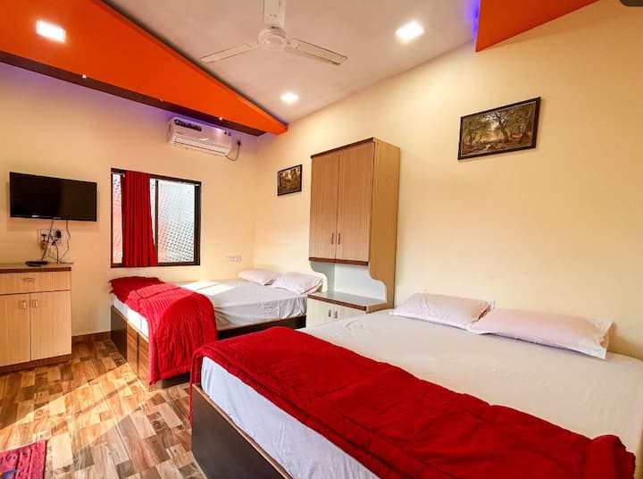 Mars Resort/ Family Hut - Ganpatipule