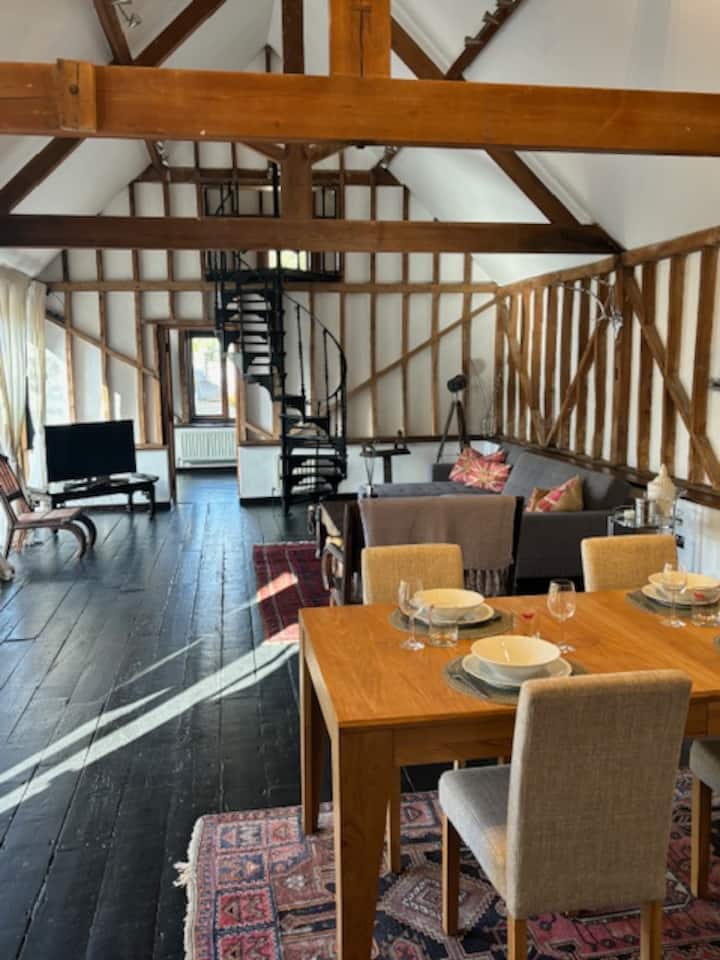 Stylish, Spacious And Peaceful Vaulted Barn - Essex