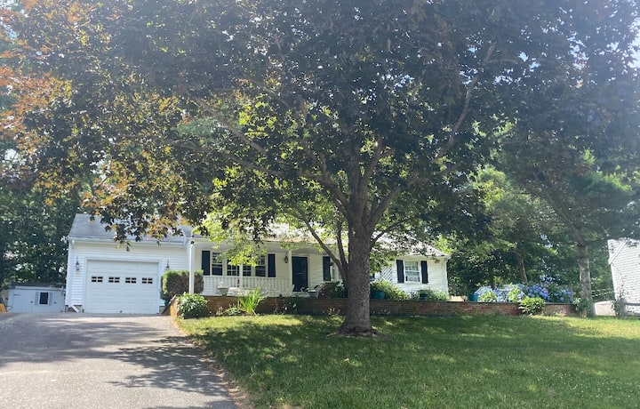 Clean & Cozy Retreat | 3 Bedroom | Near Washburn - Old Silver Beach, MA
